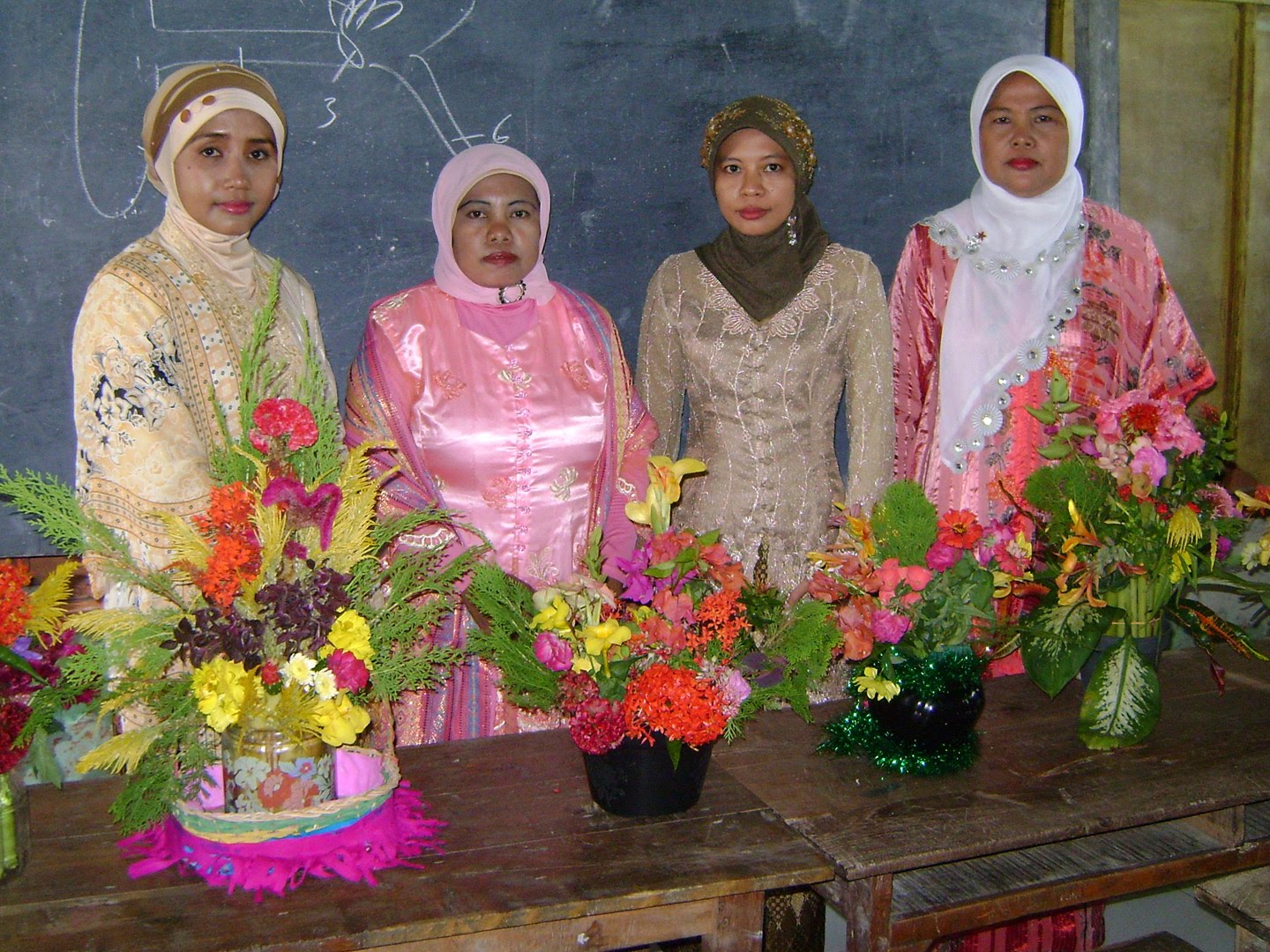 JURI LOMBA MERANGKAI BUNGA - SDN Sirnoboyo