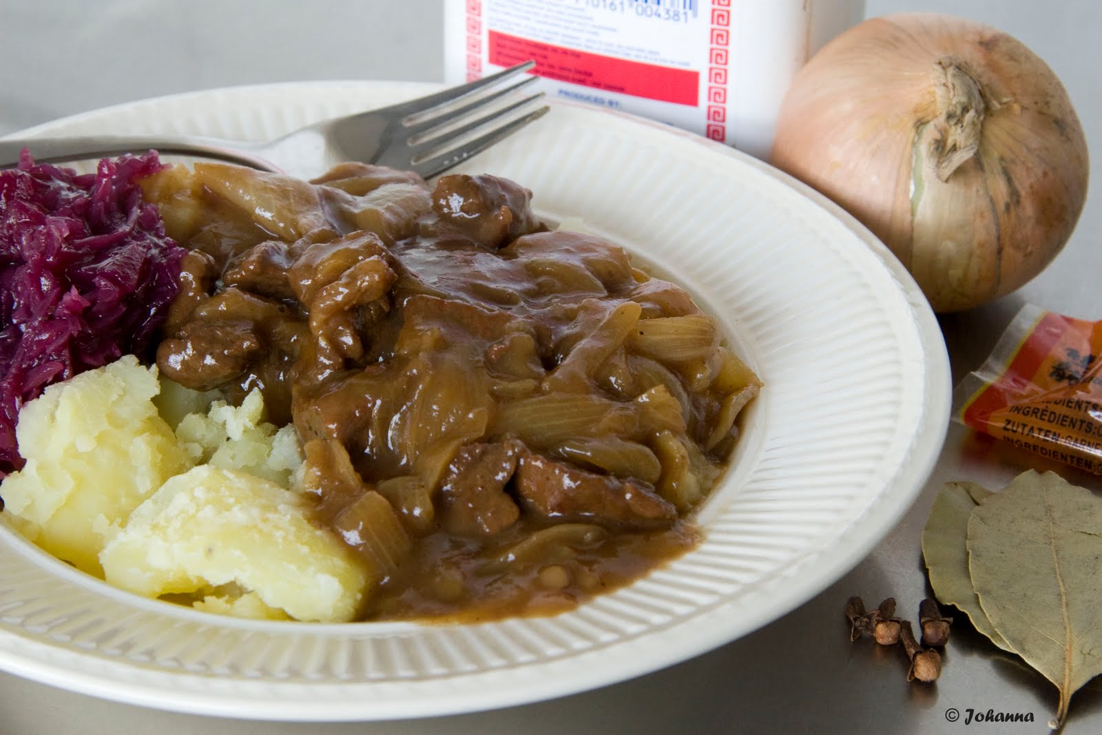 You've seen the Dutch classic 'Boerenkool met Worst', here's another ...