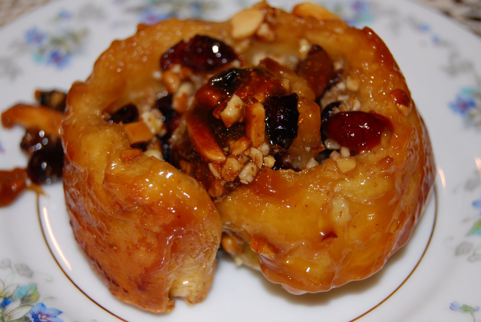 Gamma Susie's This n That: Gooey Sweet Pastry Rolls