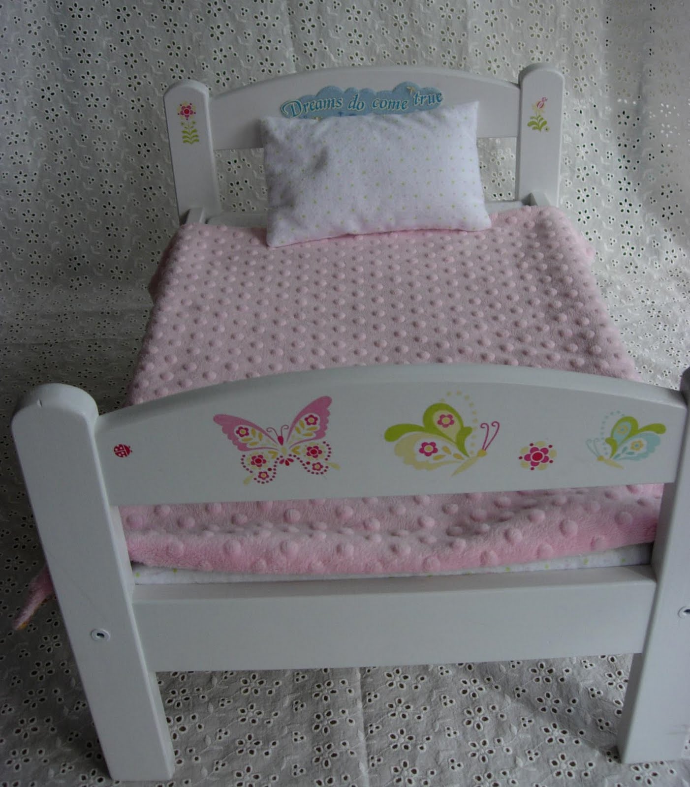 Bear, Dolly and Moi: a not so perfect doll bed