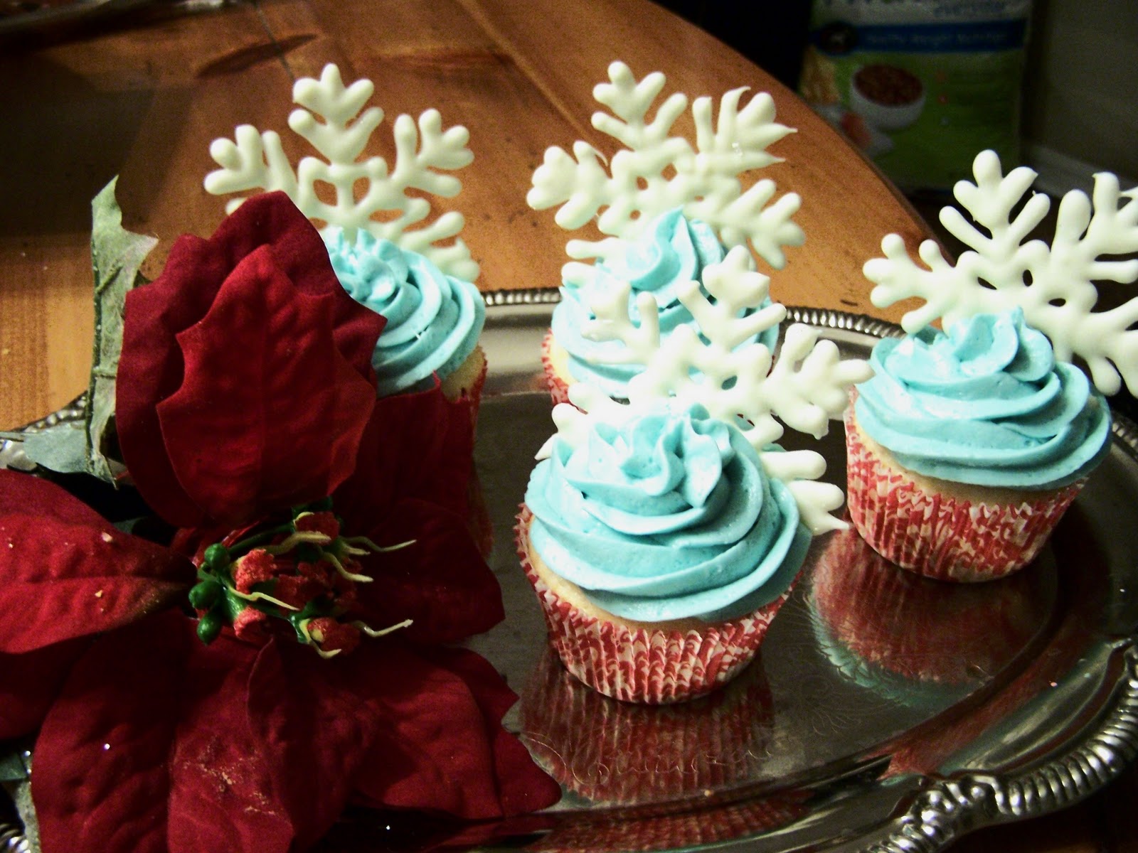 Sweet Bites Snowflake Cupcakes sweet-bites-snowflake-cupcakes