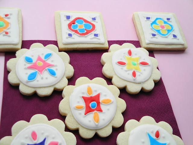 cumin and cardamom: Rangoli Decorated Sugar Cookies