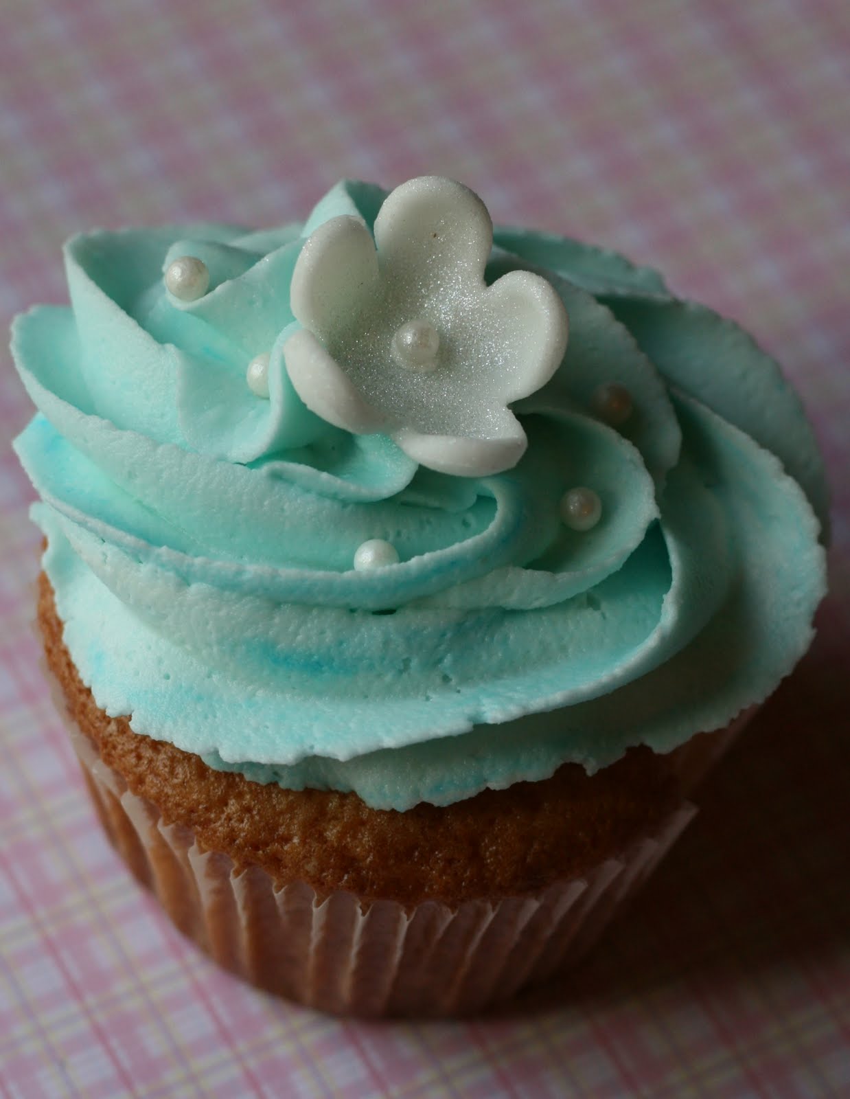 Sarah's Stylish Cupcakes: The "Blue Blue" Cupcakes & The "Reese's ...