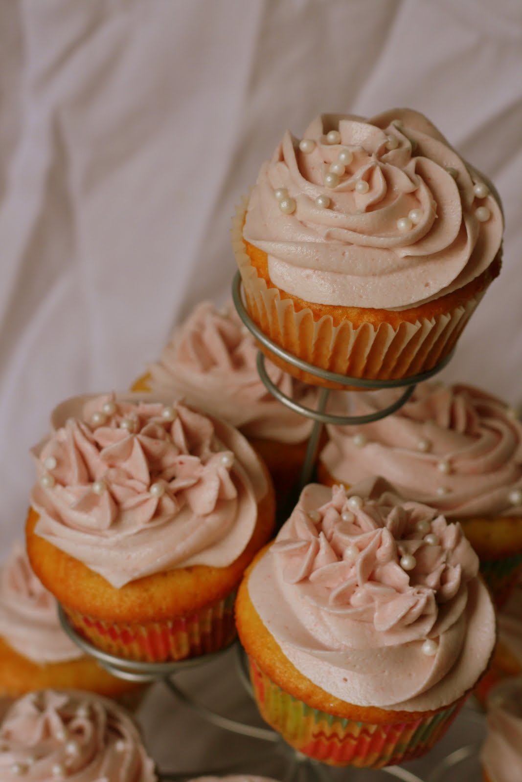 Sarah's Stylish Cupcakes: French Vanilla Cupcakes with Raspberry Almond ...