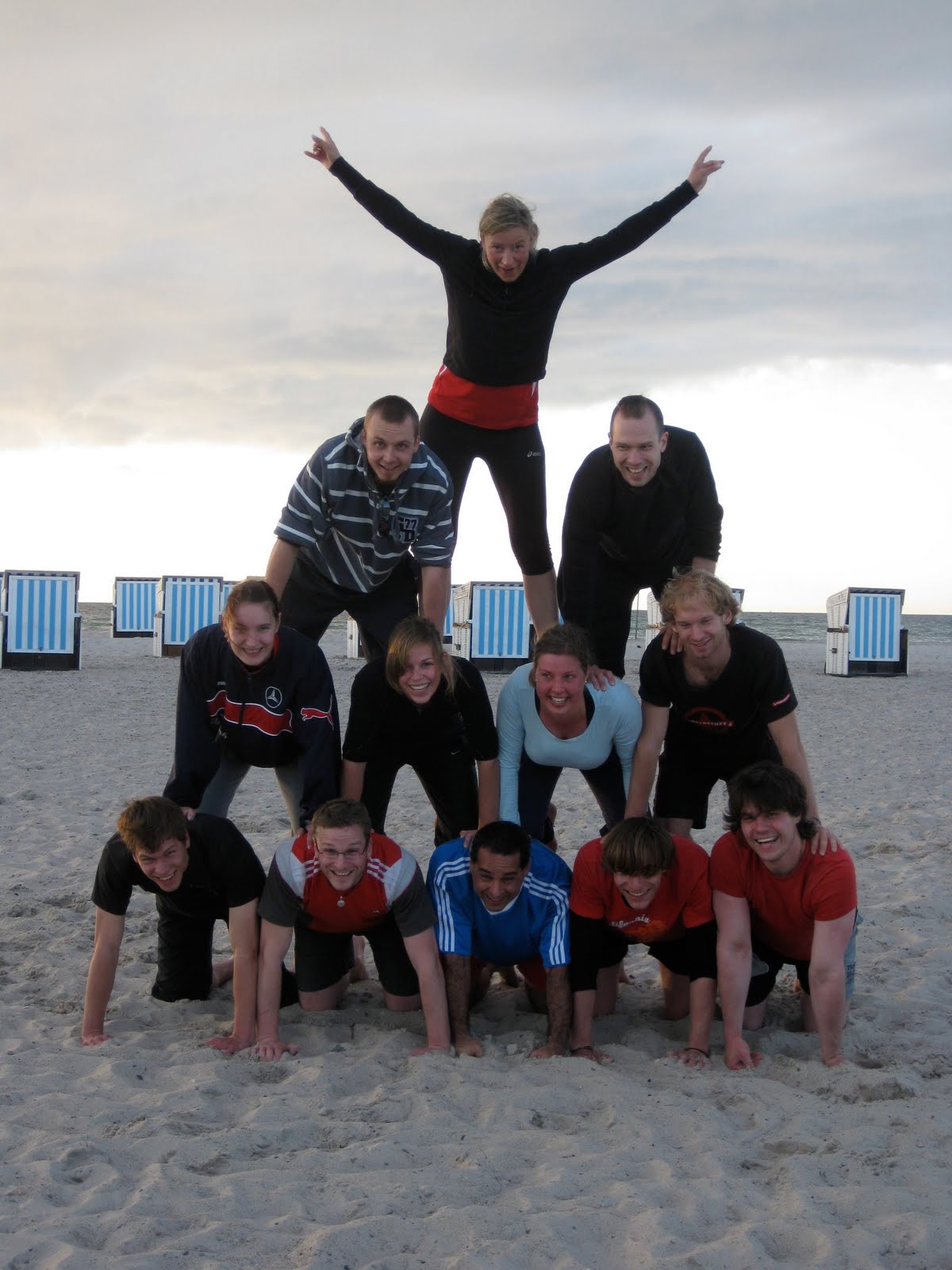 SPORT IST MEIN HOBBY: Mut zum Turmspringen und Turnen am Strand