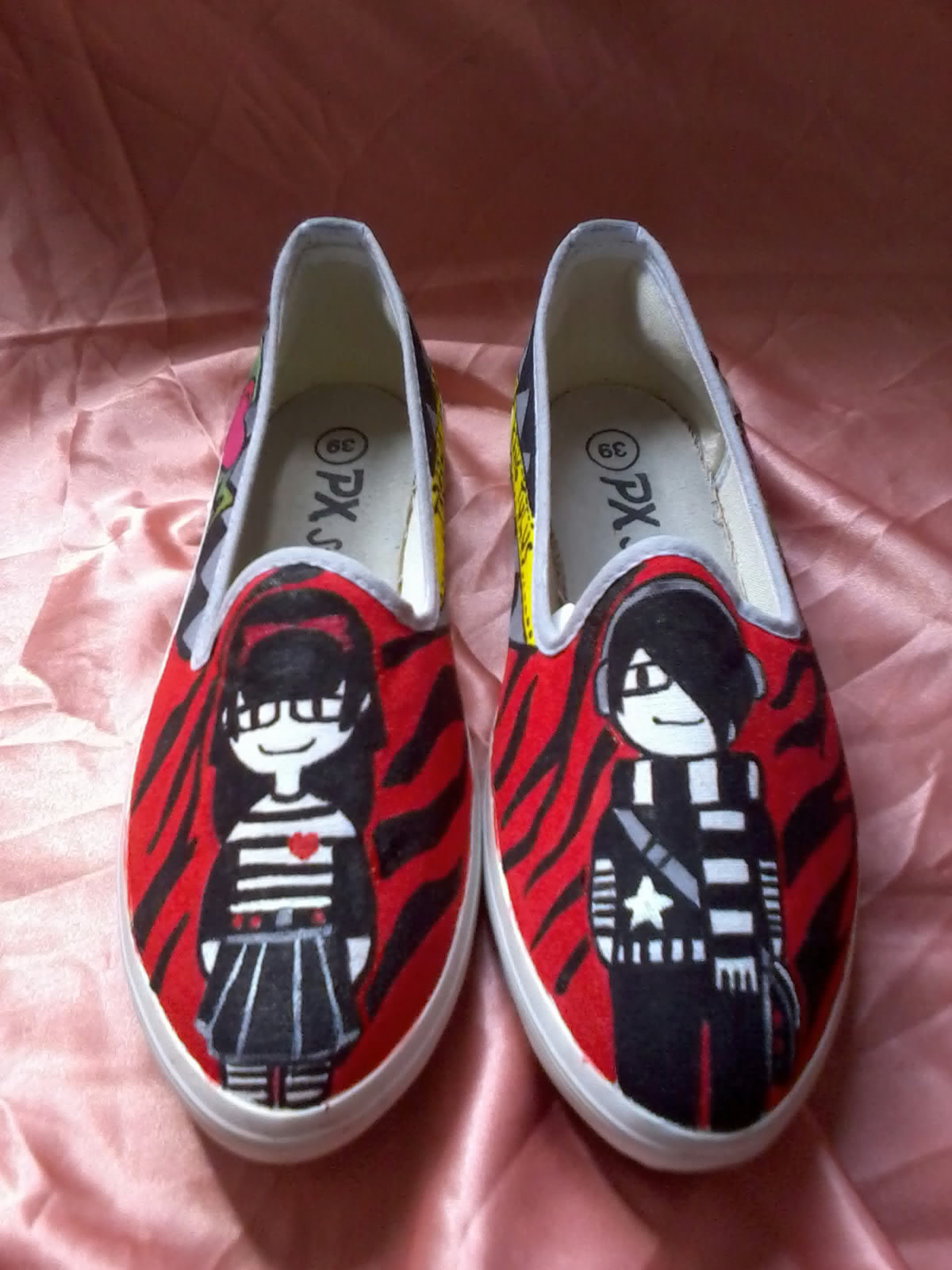 Sepatu Lukis Piwie: Emo Love Couple