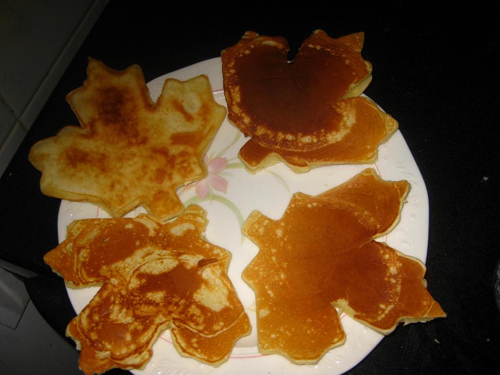 Bake n' blog: Maple leaf Pancakes