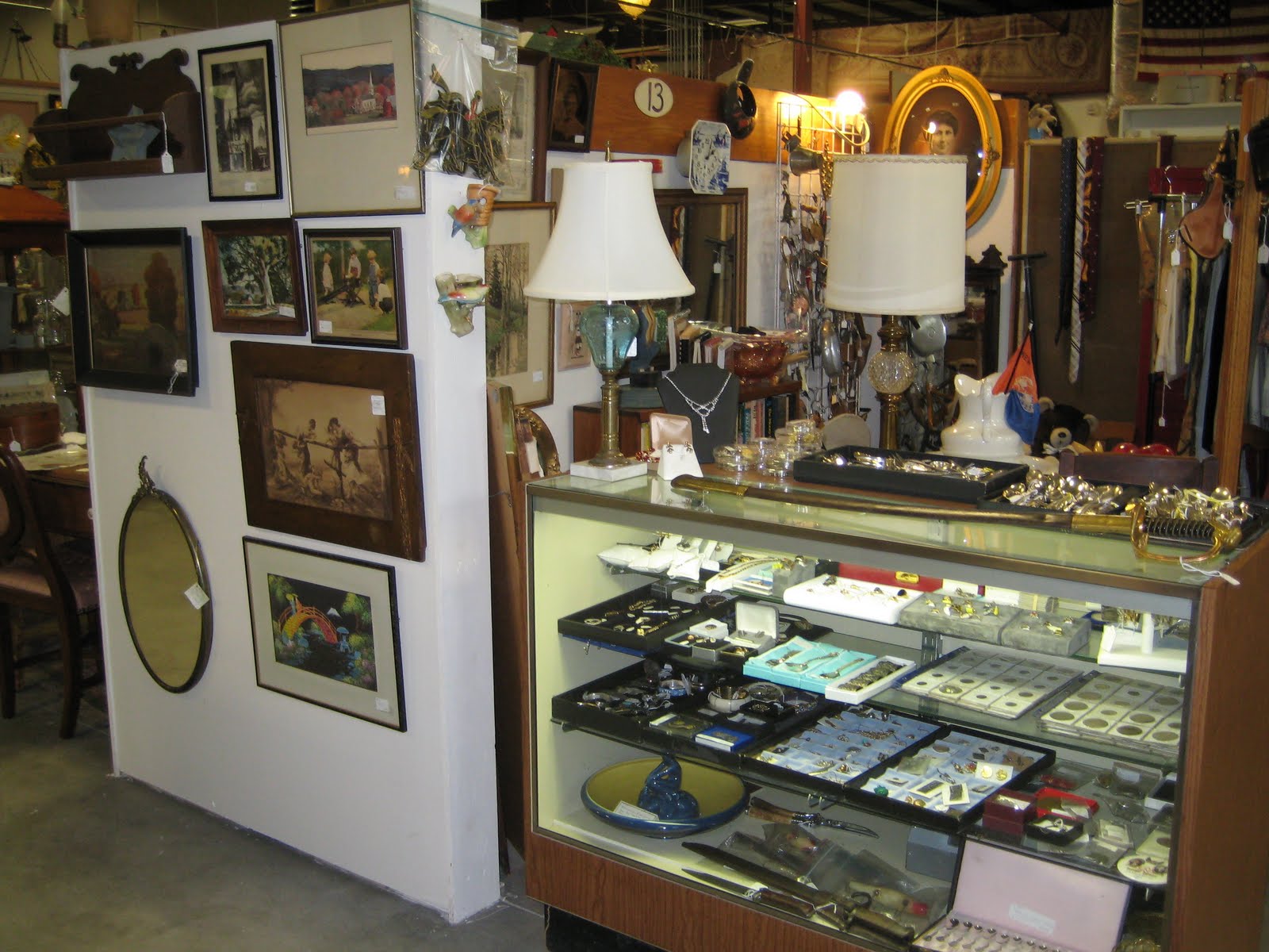 C. Dianne Zweig - Kitsch 'n Stuff: Antique Booth Display Ideas: The ...