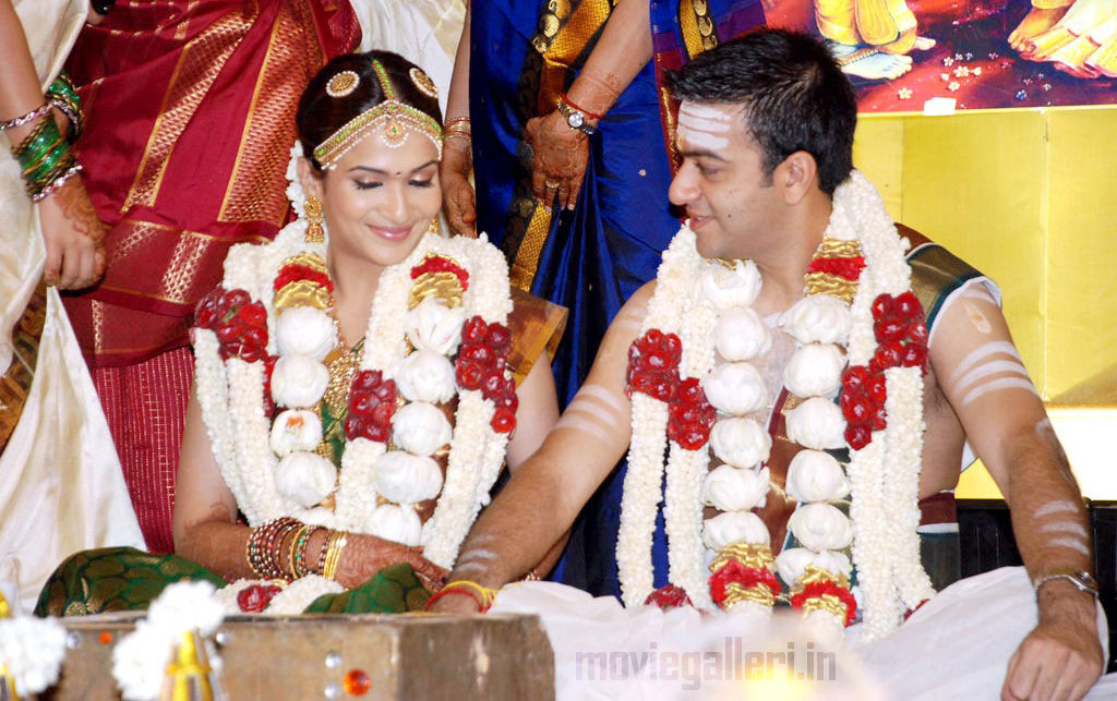 Soundarya Marriage Photos Telugu - JungleKey.in Image
