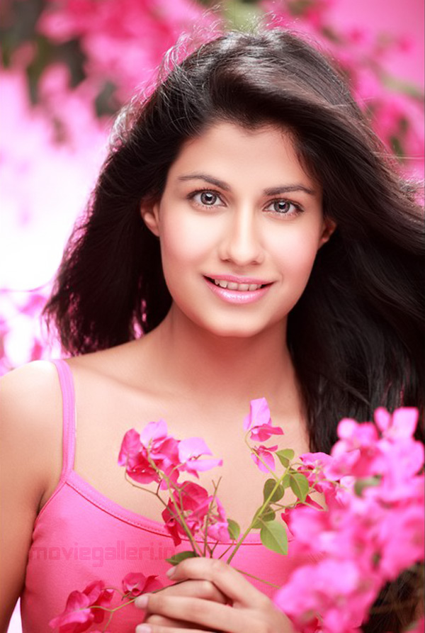 test: Shreya Dhanwanthary Portfolio Stills, Shreya Dhanwanthary ...