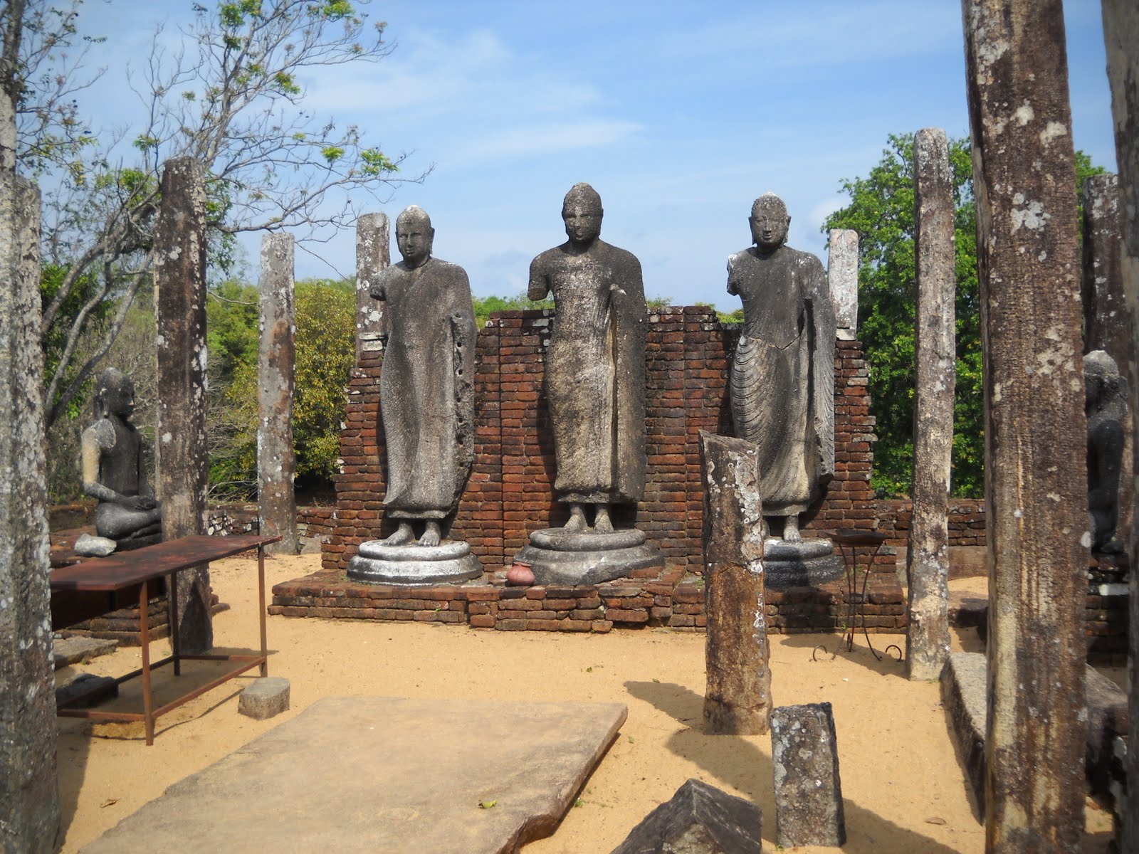 Upasaka Greg: Pilgrimage 2010: Medirigiriya