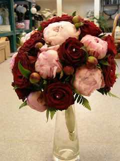 Lindas kreative hode: Brudebukett med roser og peoner