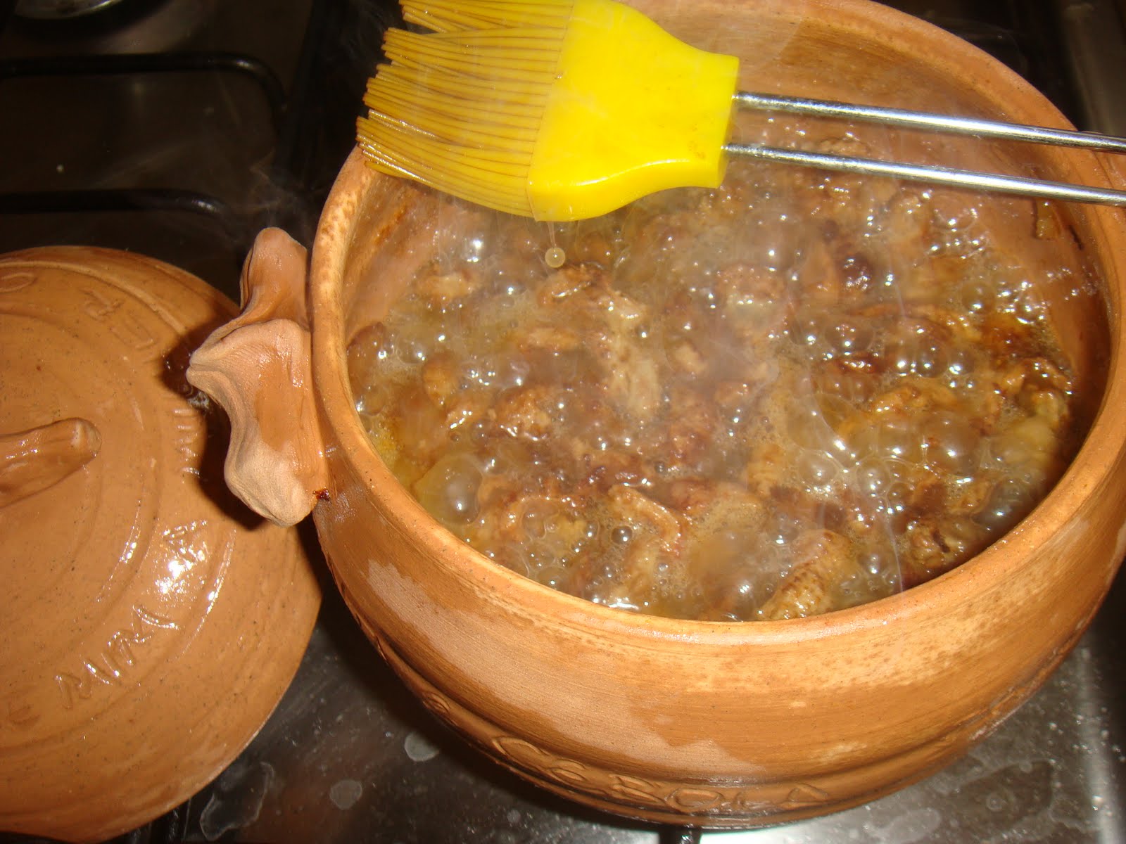 come-se: Panela de barro - curando e cozinhando