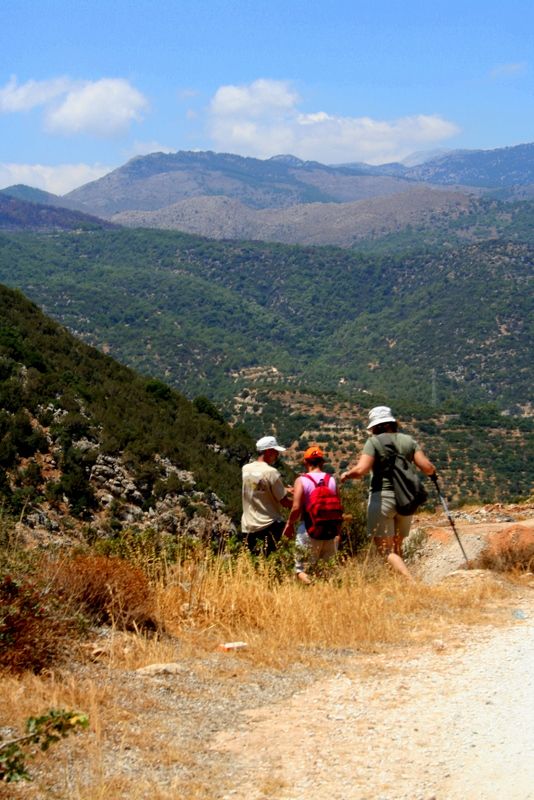 EXPLORE MOUNTAINS: ΚΑΛΟ ΧΩΡΙΟ ΜΟΝΟΠΑΤΙ ΠΡΟΣ ΜΕΣΕΛΕΡΟΥΣ