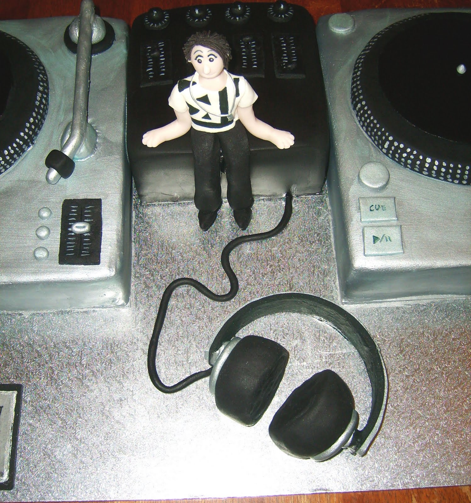 Caketopia: 21st DJ Decks Cake