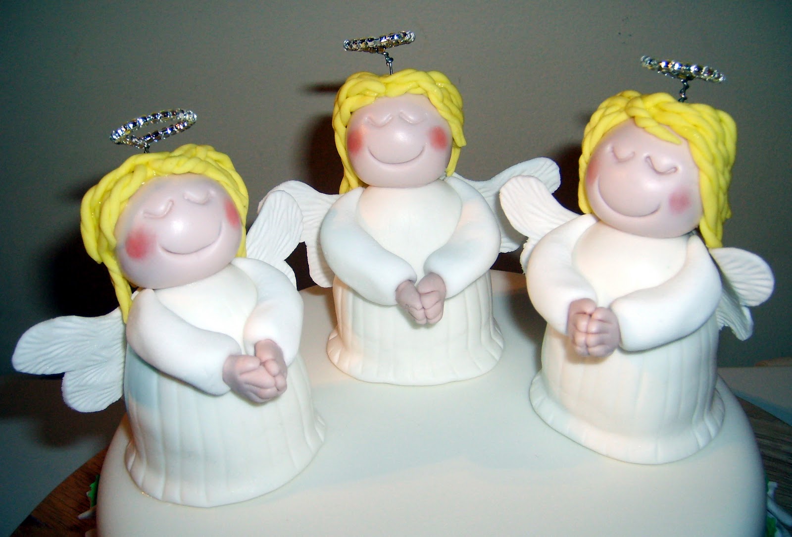 Caketopia: Angels Christmas Cake