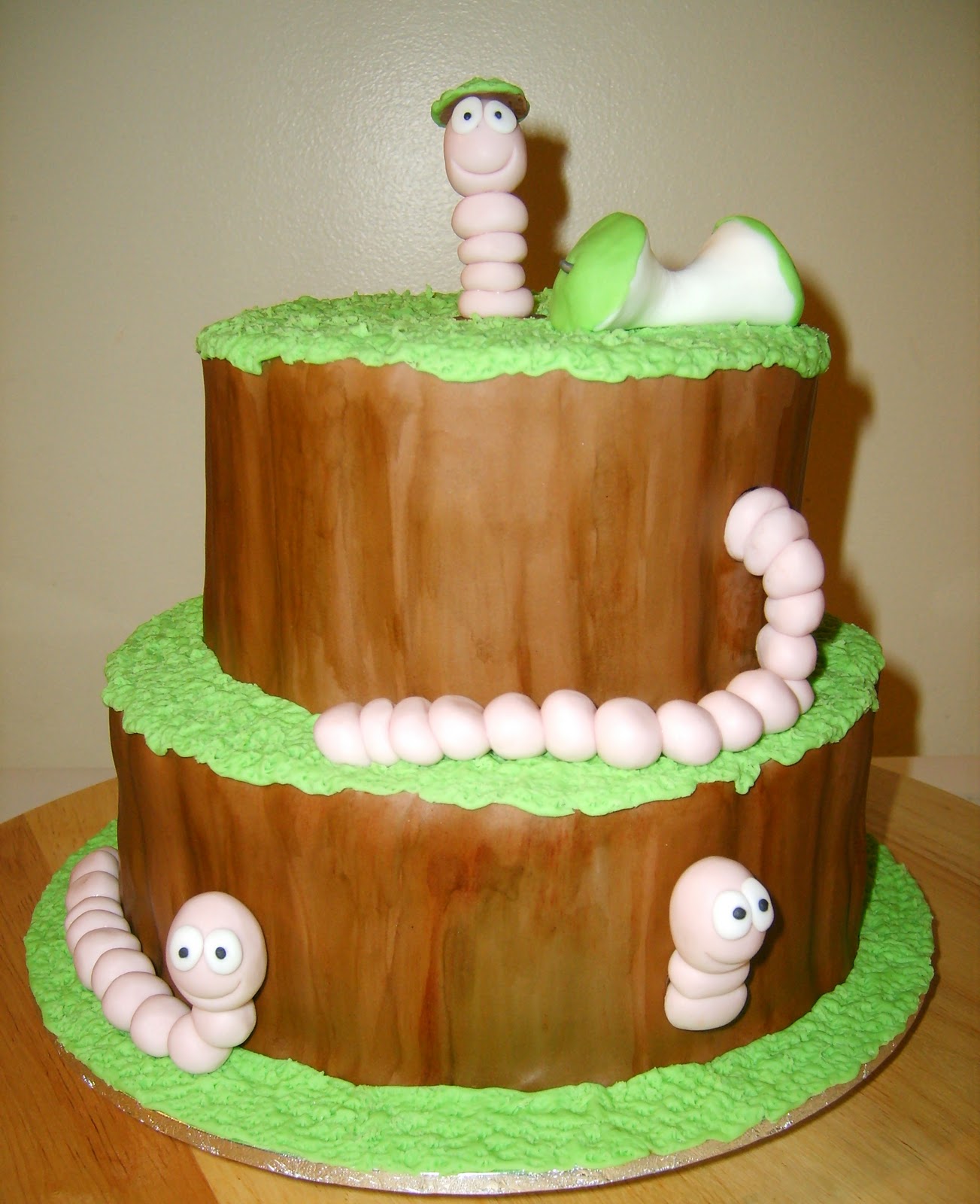 Caketopia: Worms Cake for Noah