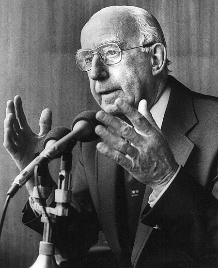 ``Mysurean Musings: Cricket Commentary on the Radio