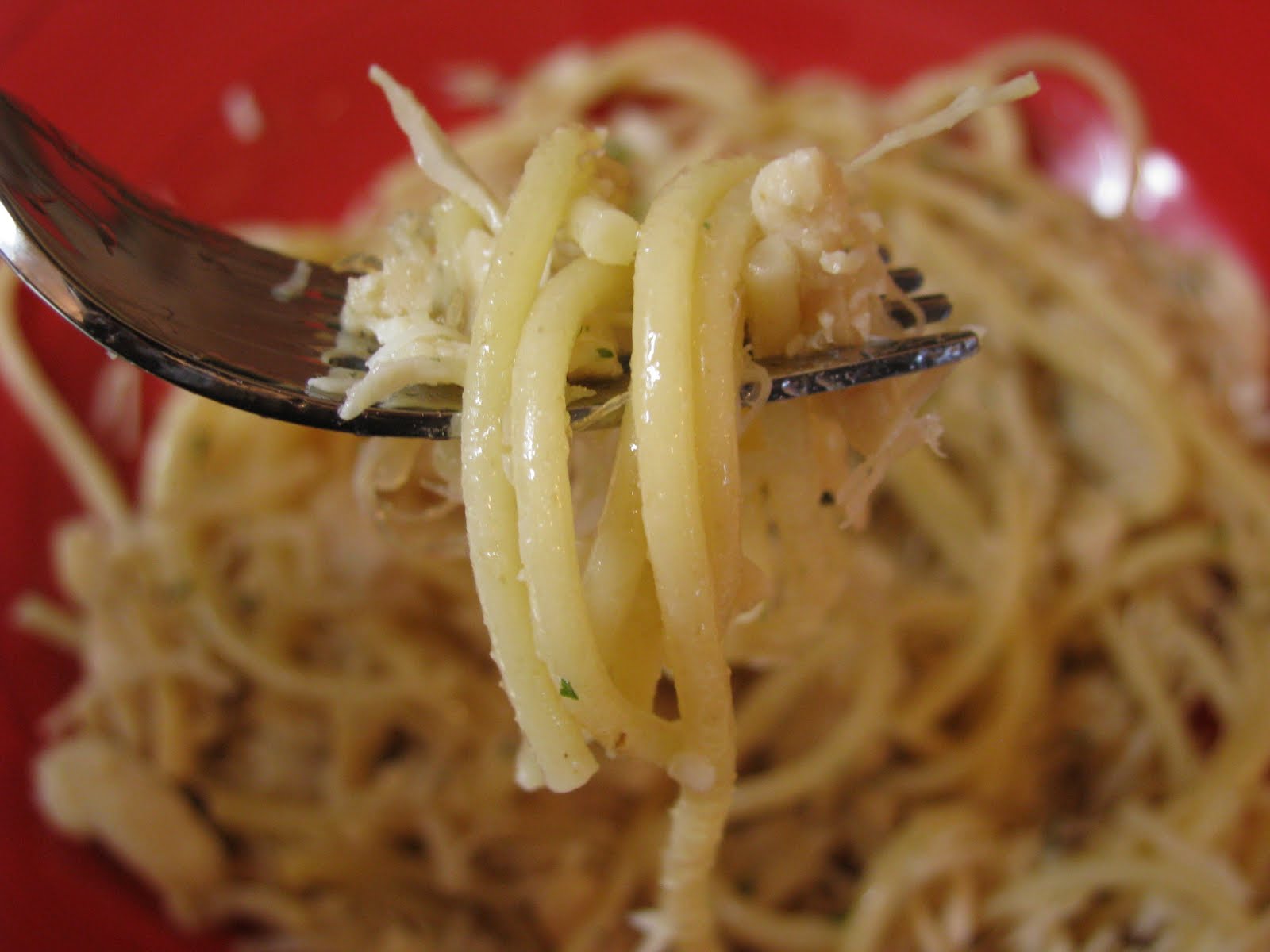 Sweet Tooth...: Garlic Parsley Spaghetti
