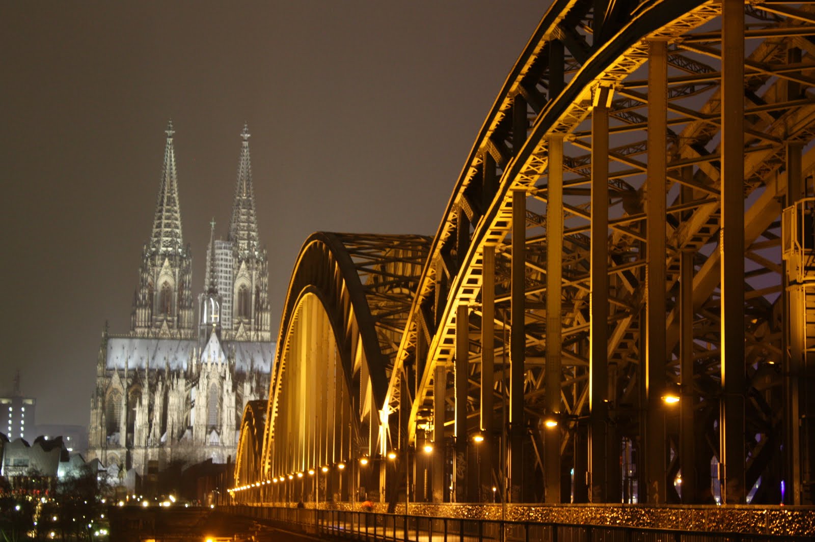 A DUE PIANI SOPRA IL CIELO: Catedral de Colonia, Alemania