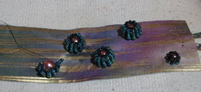 Beading Arts: Making barnacles on a bracelet