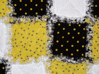 Ragamuffin Quilts: Bumble Bee Car Seat Rag Quilt