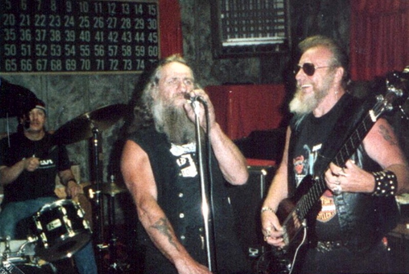 TWentYThr33BRrickSForeVer: ROAD VULTURES MC