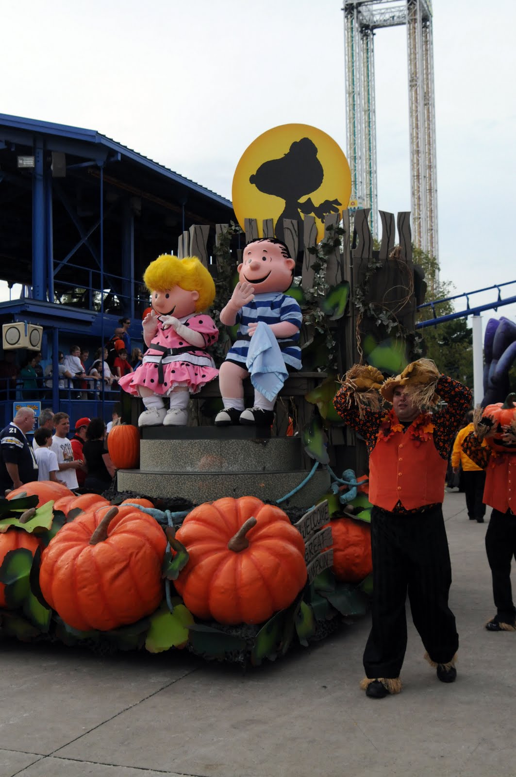 NewsPlusNotes: Scott And Carol Present - Happy Halloweekends at Cedar Point