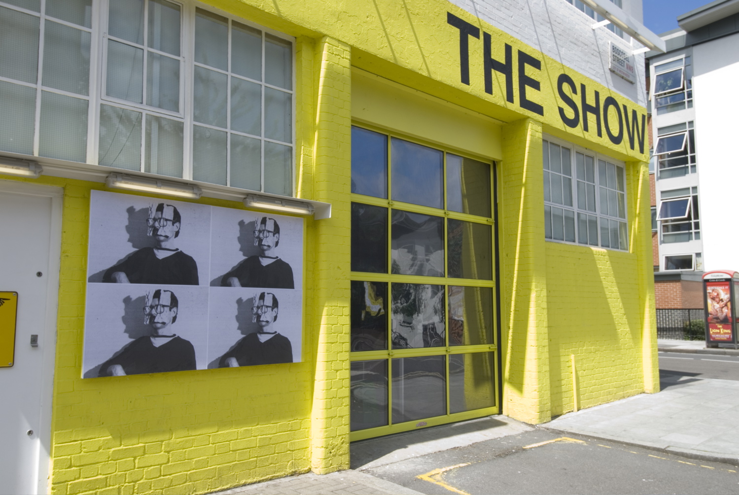 Curating Contemporary Art