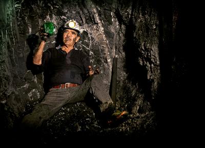 JEKARI: Carranza muestra su esmeralda, la más grande del mundo
