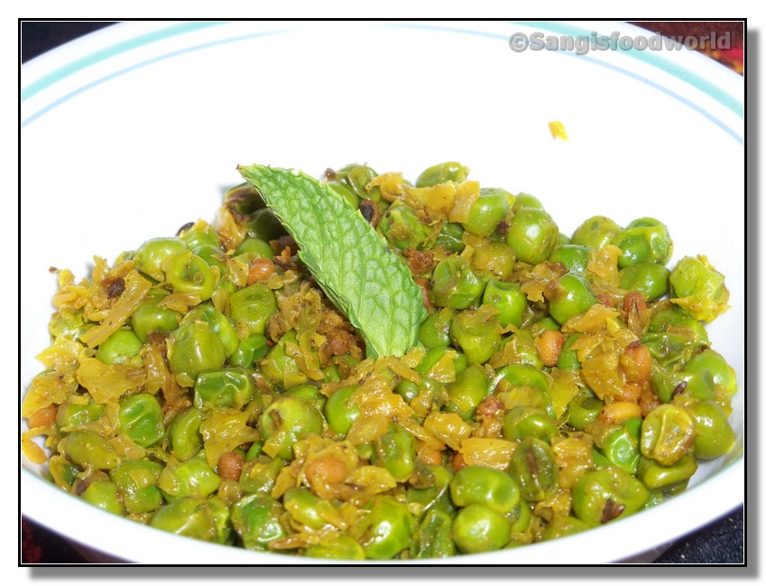 Sangi's Food World: Peas Cabbage Pepper fry/ Cabbage Pachai Pattani ...