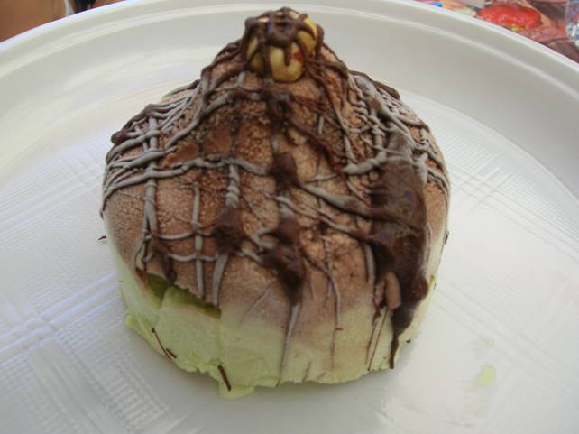 BACIO DI GELATO AL GUSTO FRAGOLA; CAFFE' E PISTACCHIO - bacio of ice ...