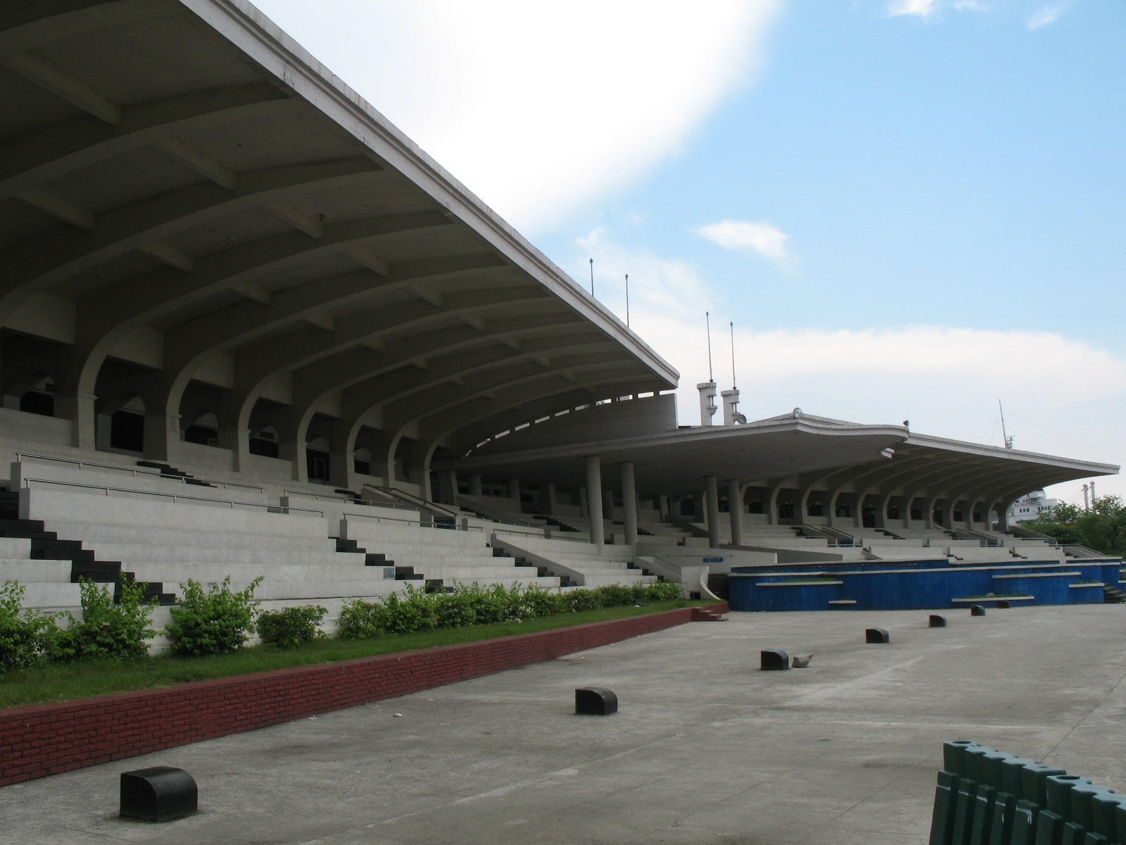 MANILA LABYRINTH: Quirino Grandstand