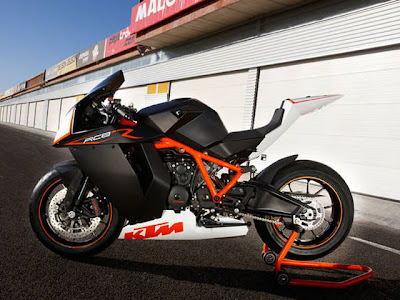 The Moto Times: 2009 KTM 990 Adventure R, 990 SMT, and 1190 RC8 R