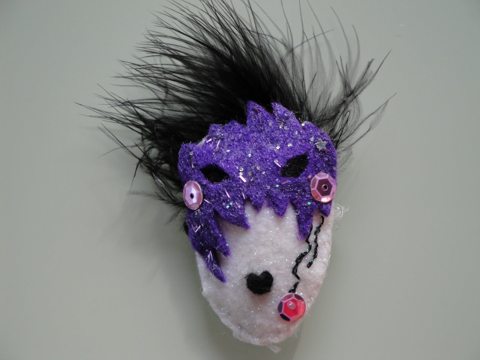 Pili crafts, cooking and much more: Mis primeros broches de fieltro