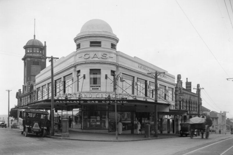 Timespanner: Two domes in Beresford Square