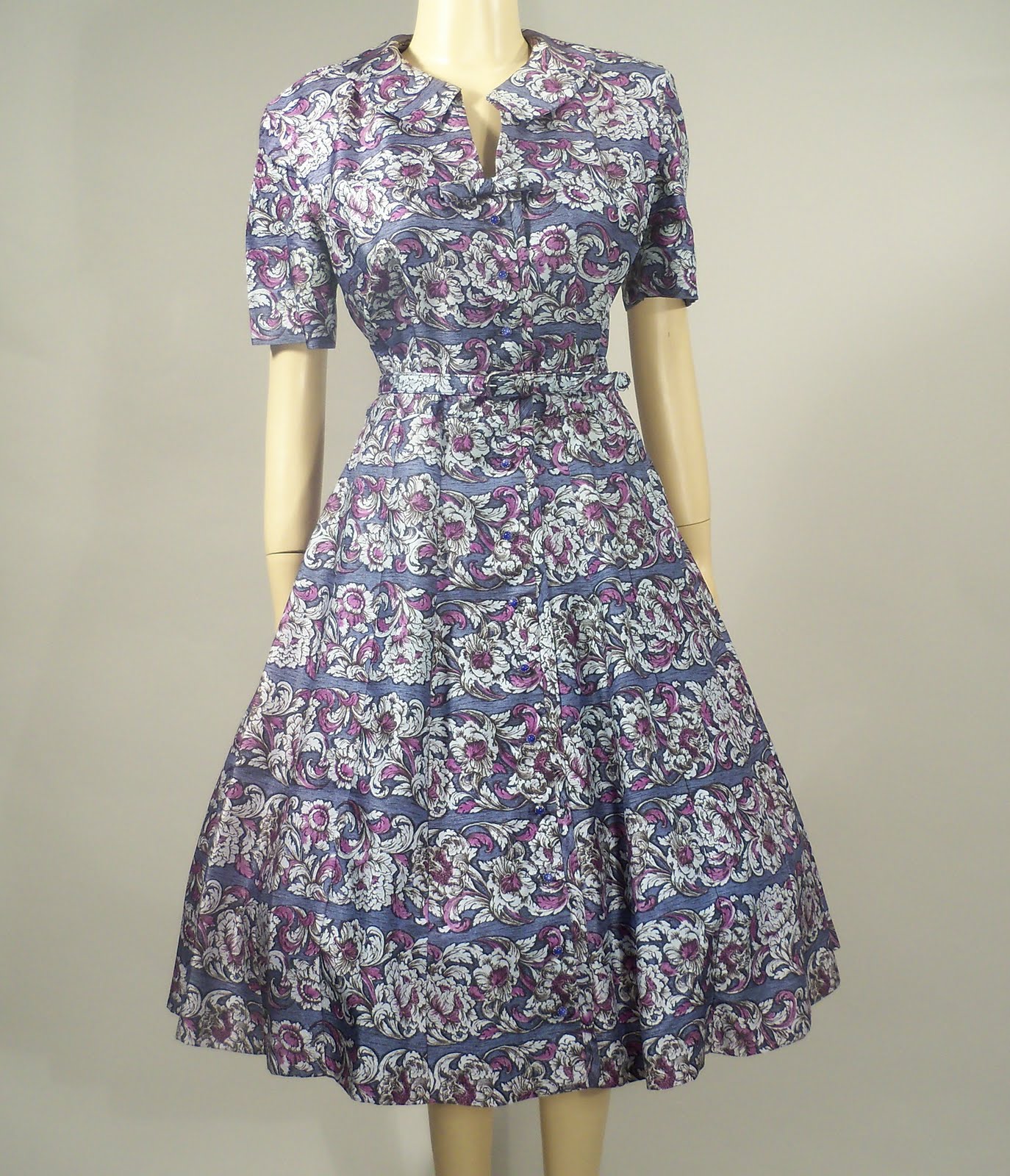 meta name="description" content="Everything Vintage Fashion" />