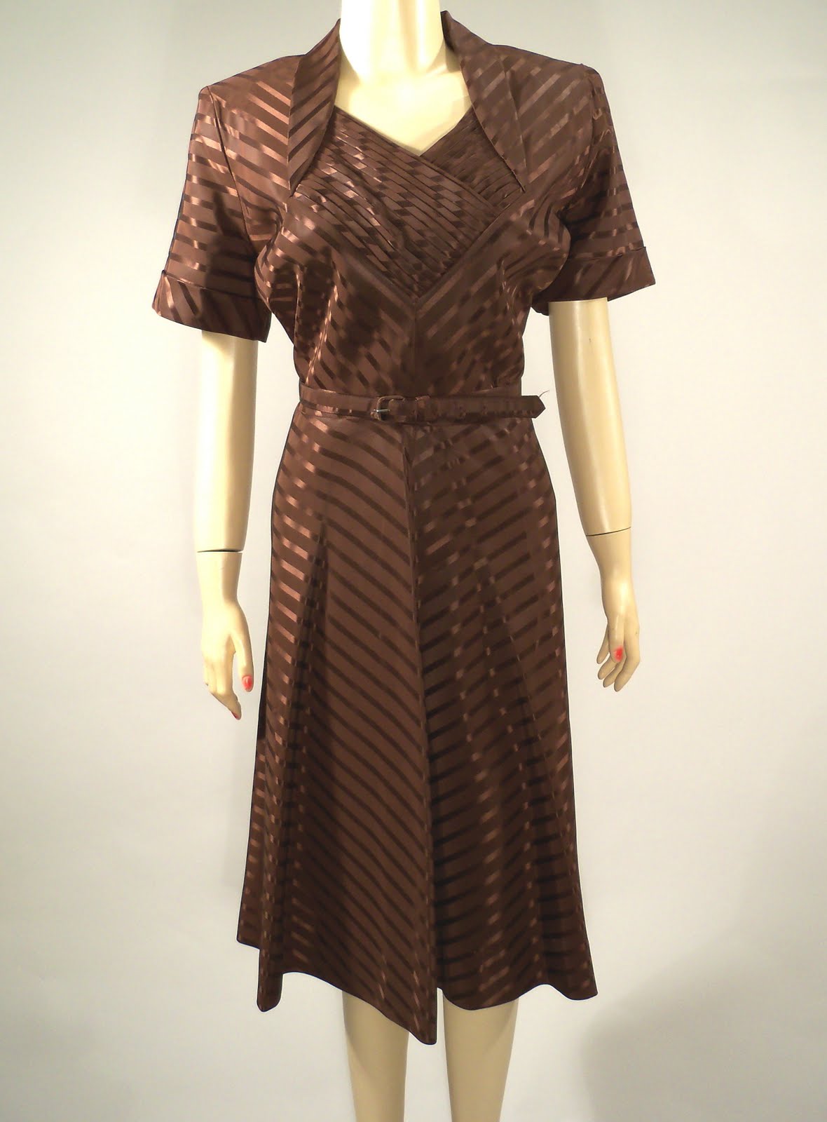 meta name="description" content="Everything Vintage Fashion" />