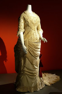 meta name="description" content="Everything Vintage Fashion" />