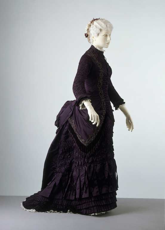 meta name="description" content="Everything Vintage Fashion" />