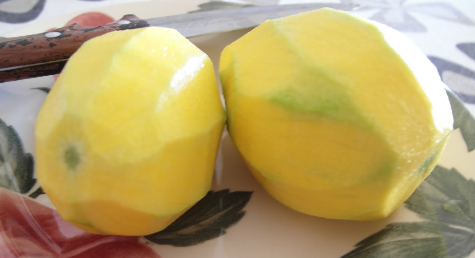 Delicious mango | THE DOTTED LINES