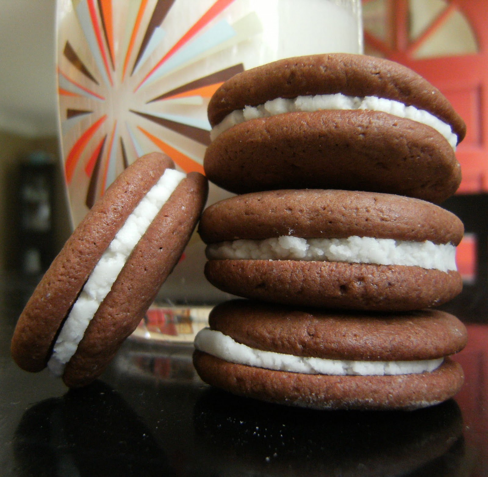 My Retro Kitchen: Homemade Oreo Cookies, version 1