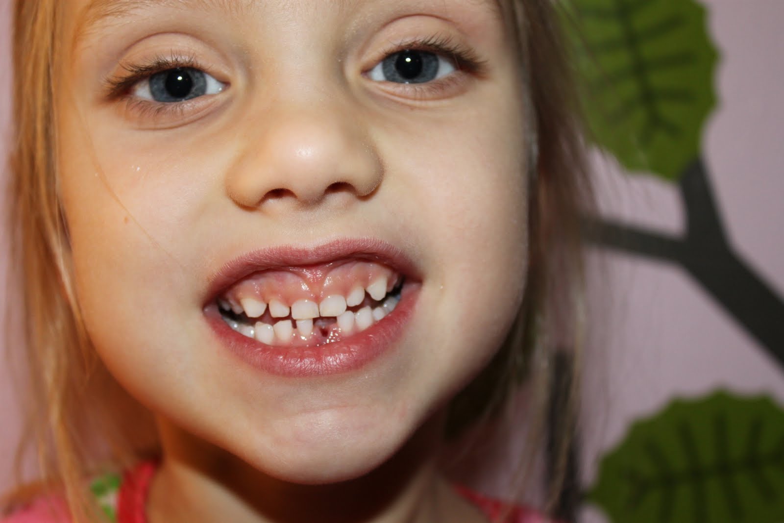 Mommy's Little Peanuts: Mary Beth lost her first baby tooth!!