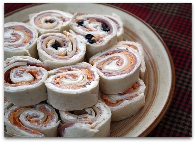 Tortilla Ham & Cheese Pinwheels {Potluck Sunday} — Mommy's Kitchen