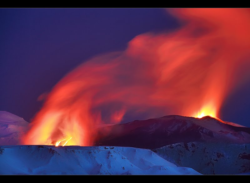 Enjoy The Most Amazing Pictues: Cool 2010 Iceland Volcano Pics