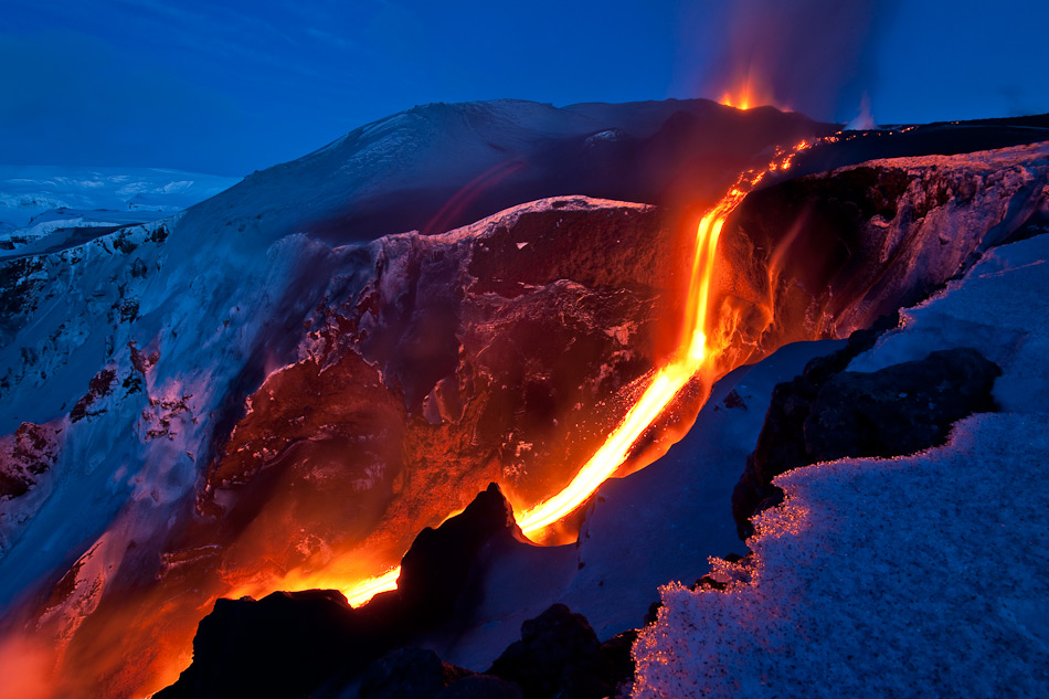 Enjoy The Most Amazing Pictues: Cool 2010 Iceland Volcano Pics