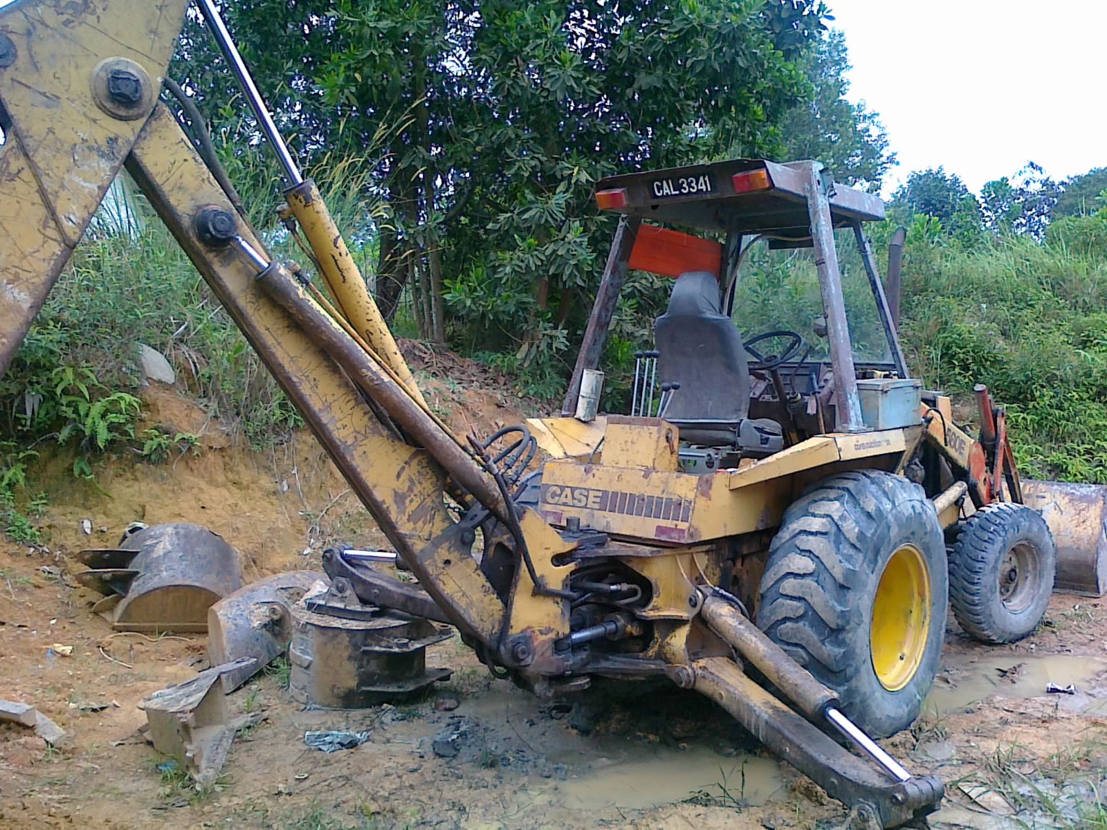 Construction Equipment: Used CASE 580 Super E Backhoe Loader
