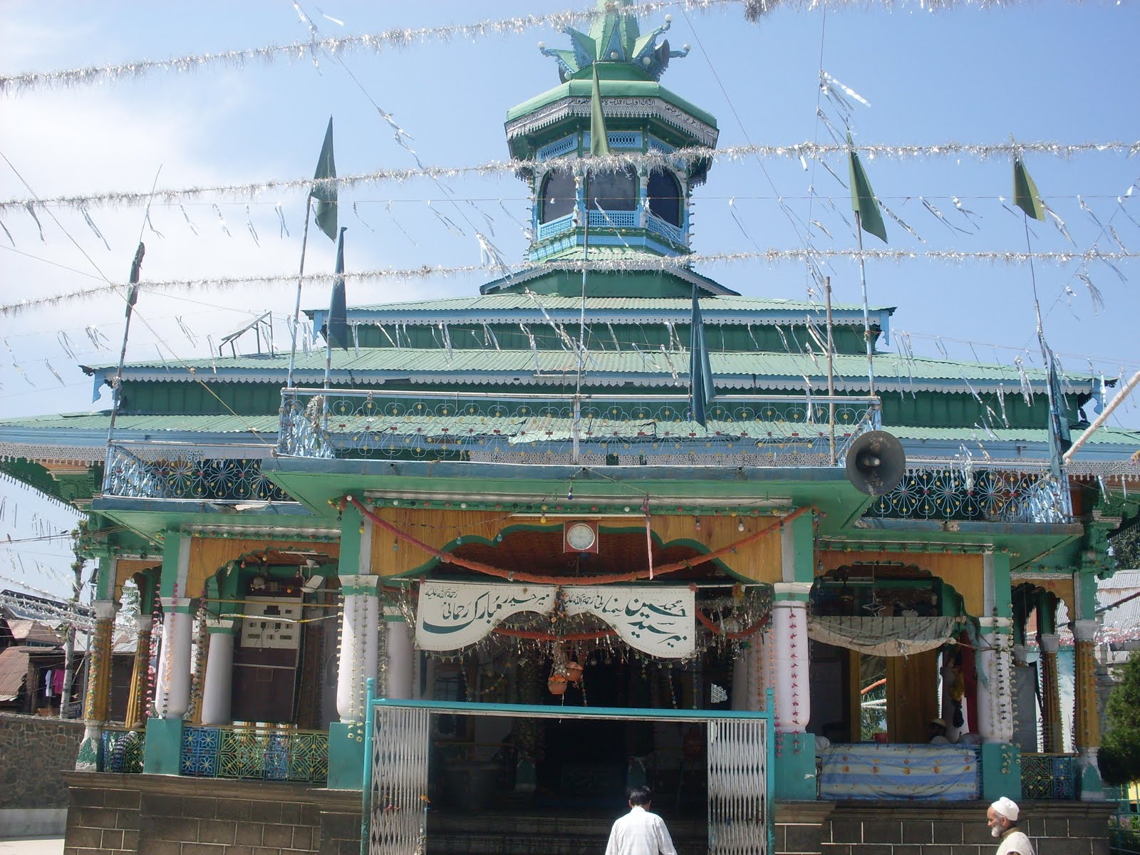 CHINAR SHADE : ZIYARAT OF SYED SAMNANI AT KULGAM