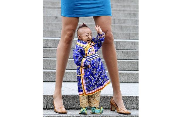 world-amazing: World Smallest Man Images