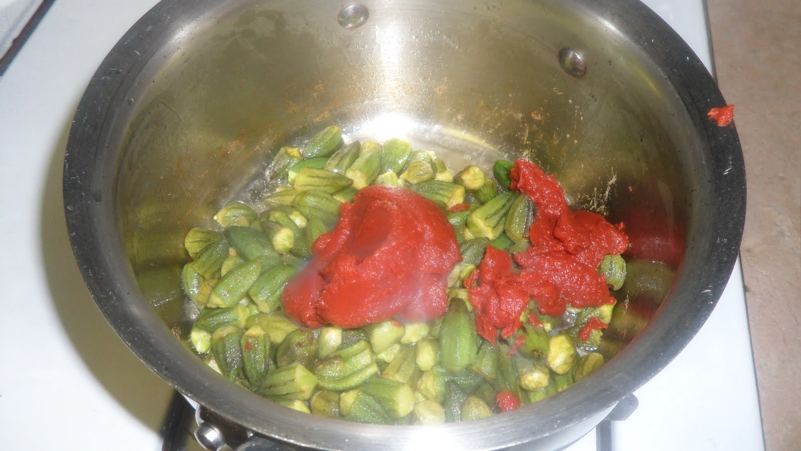 Bhibik ya NehNeh: Bamyeh (okra stew) بامية